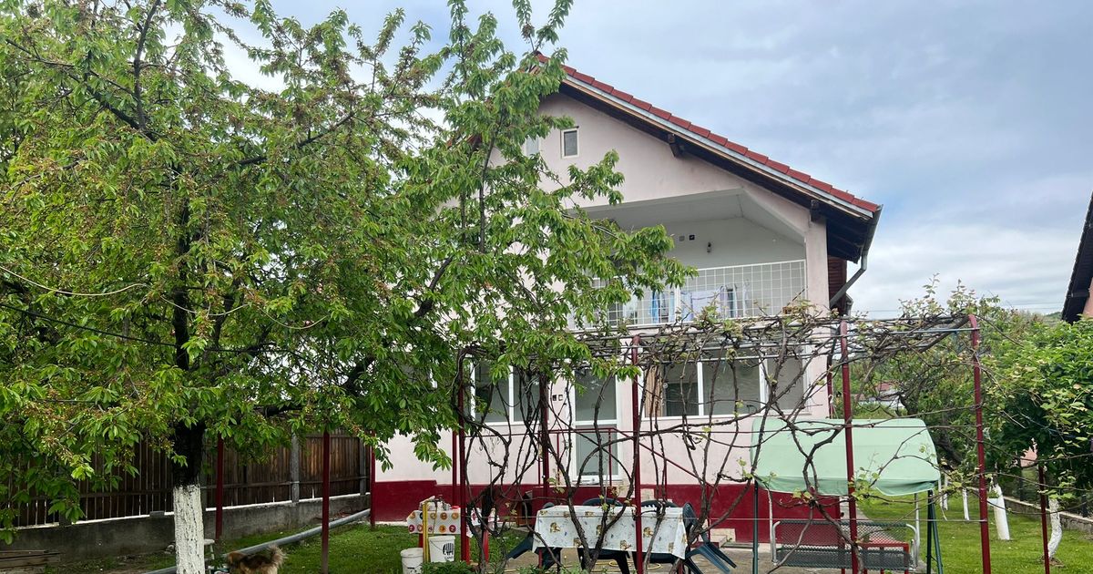 Case de vanzare in Vladesti - UNICASA