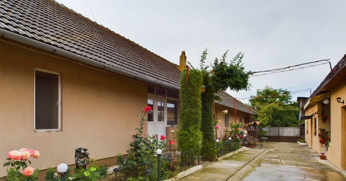 Casa / Vila cu 7 camere de vanzare in Peciu Nou - PROPERTY LAB