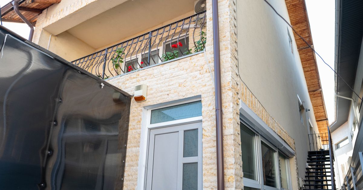 Case de vanzare in Baicoi - THE BLACK SWAN