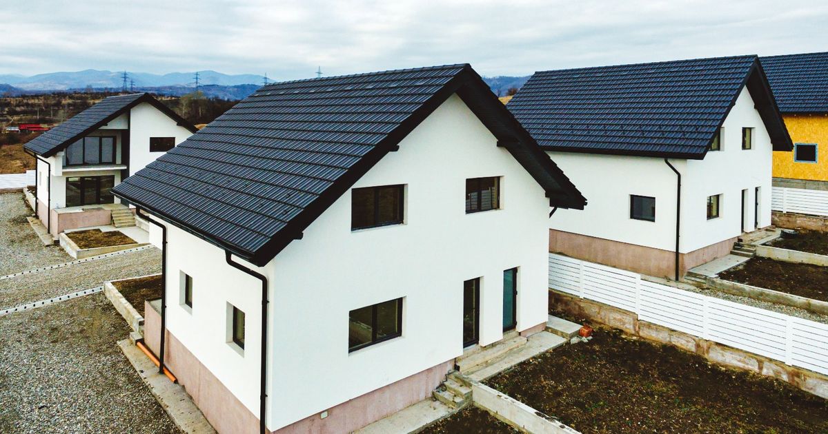 Case de vanzare in Horezu - UNICASA