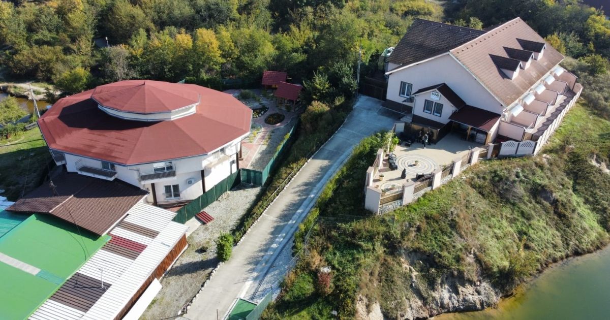 Spatiu comercial cu 20 camere de vanzare in Central, Ocna Sibiului ...