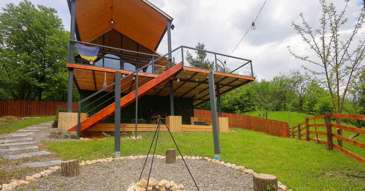 Case de vanzare in Breaza, zona Exterior Sud - THE BLACK SWAN