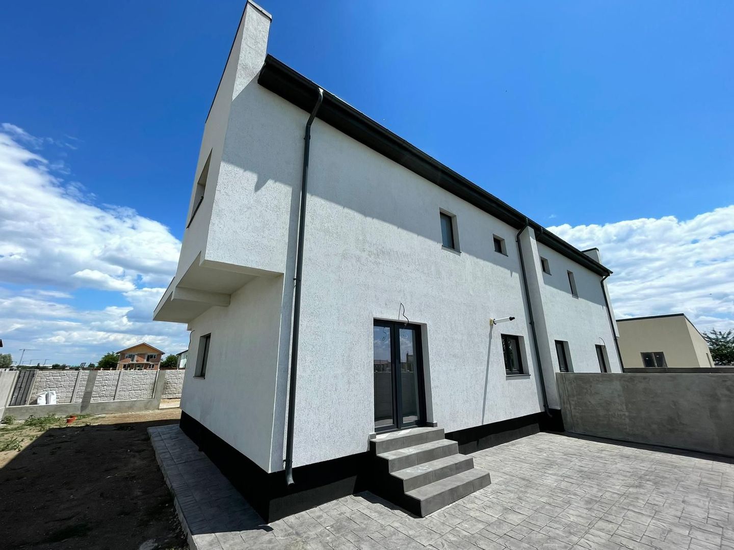 Casa / Vila cu 4 camere de vanzare in Tunari - RIMO