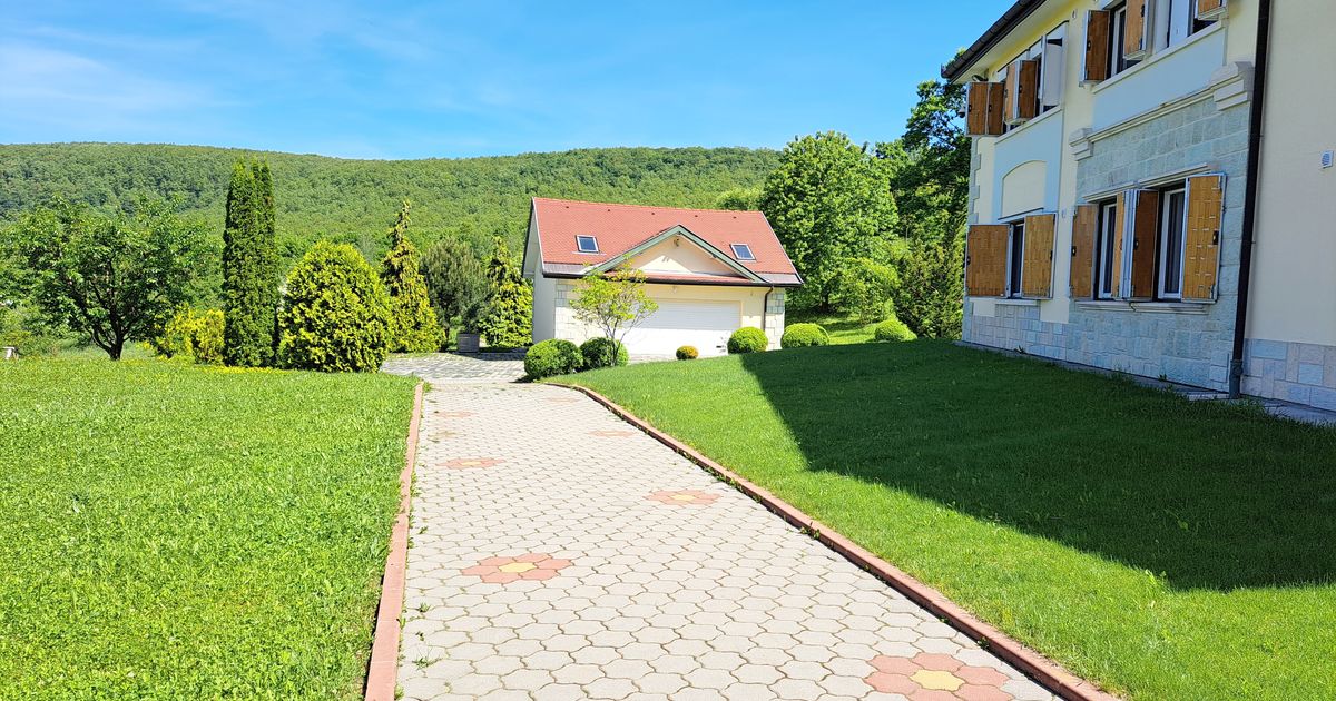 Domeniu superb situat intr-un loc care respira istorie! - Bulevard ...